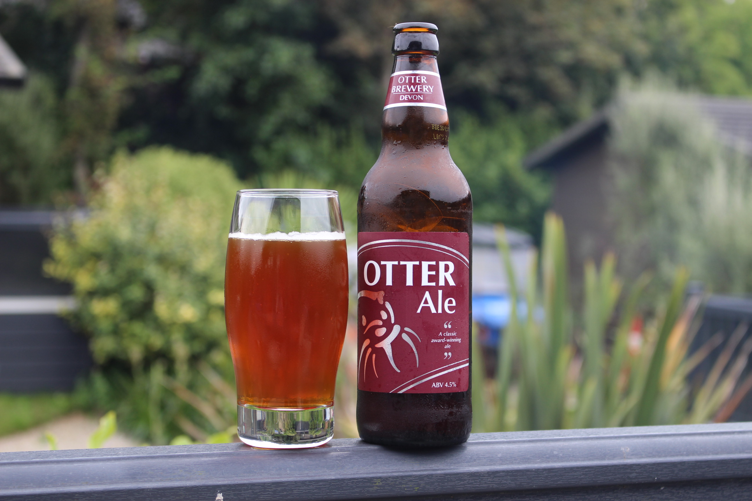 Beer Review: Otter Ale – Otter Brewery – Lorenzo Beer Reviews